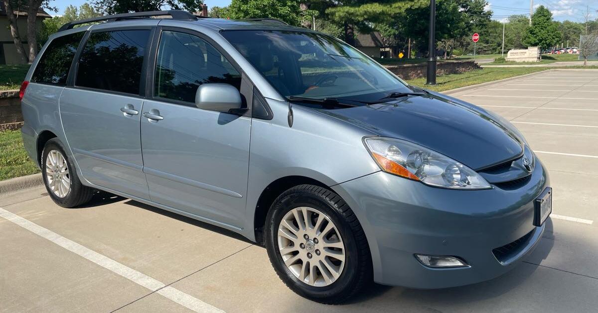 2010 Toyota sienna XLE loaded/low miles for $8900 in Overland Park, KS ...