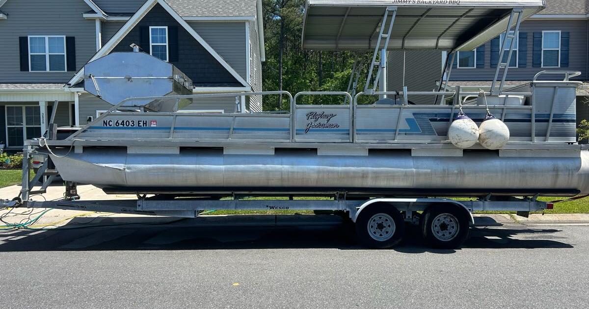 2000 24ft Playbuoy Pontoon Boat for $20000 in Castle Hayne, NC | For ...