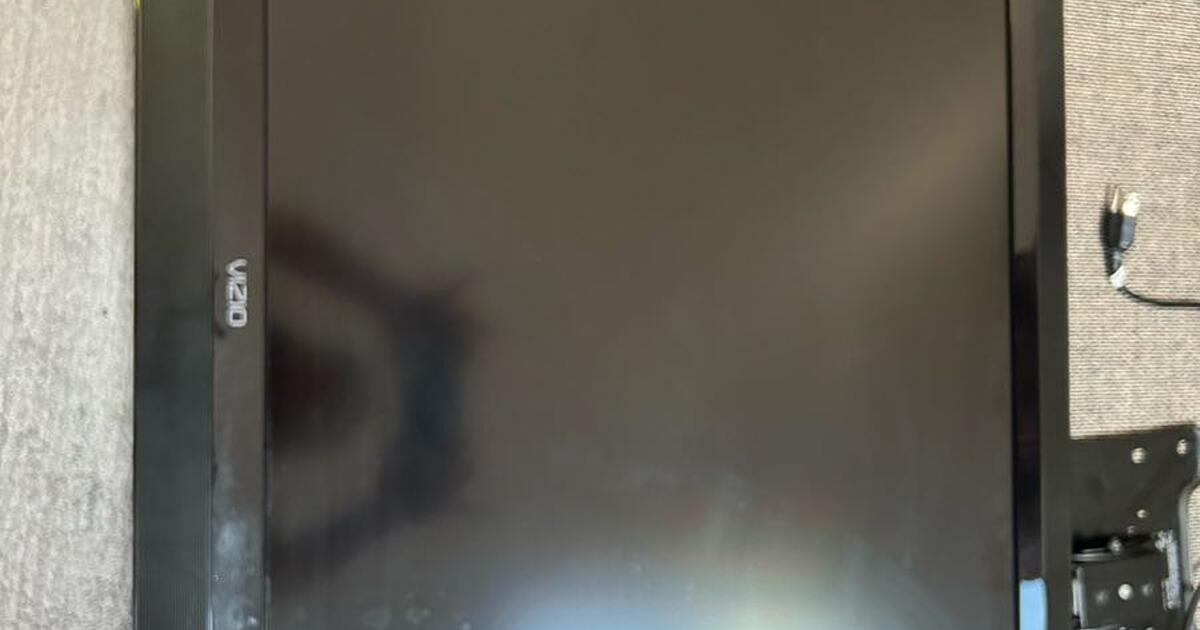 Vizio 42 inch tv- in the driveway ready to go. for Free in Millbrae, CA ...