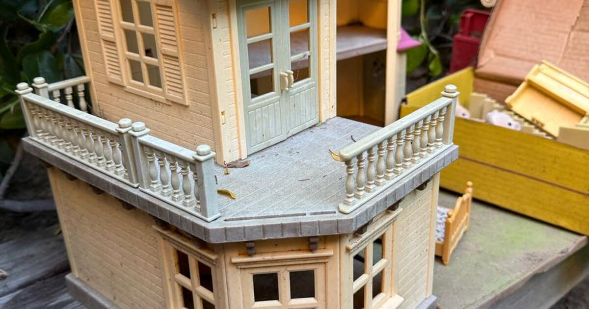 Calico critters playhouse and other items for Free in Pasadena, CA ...