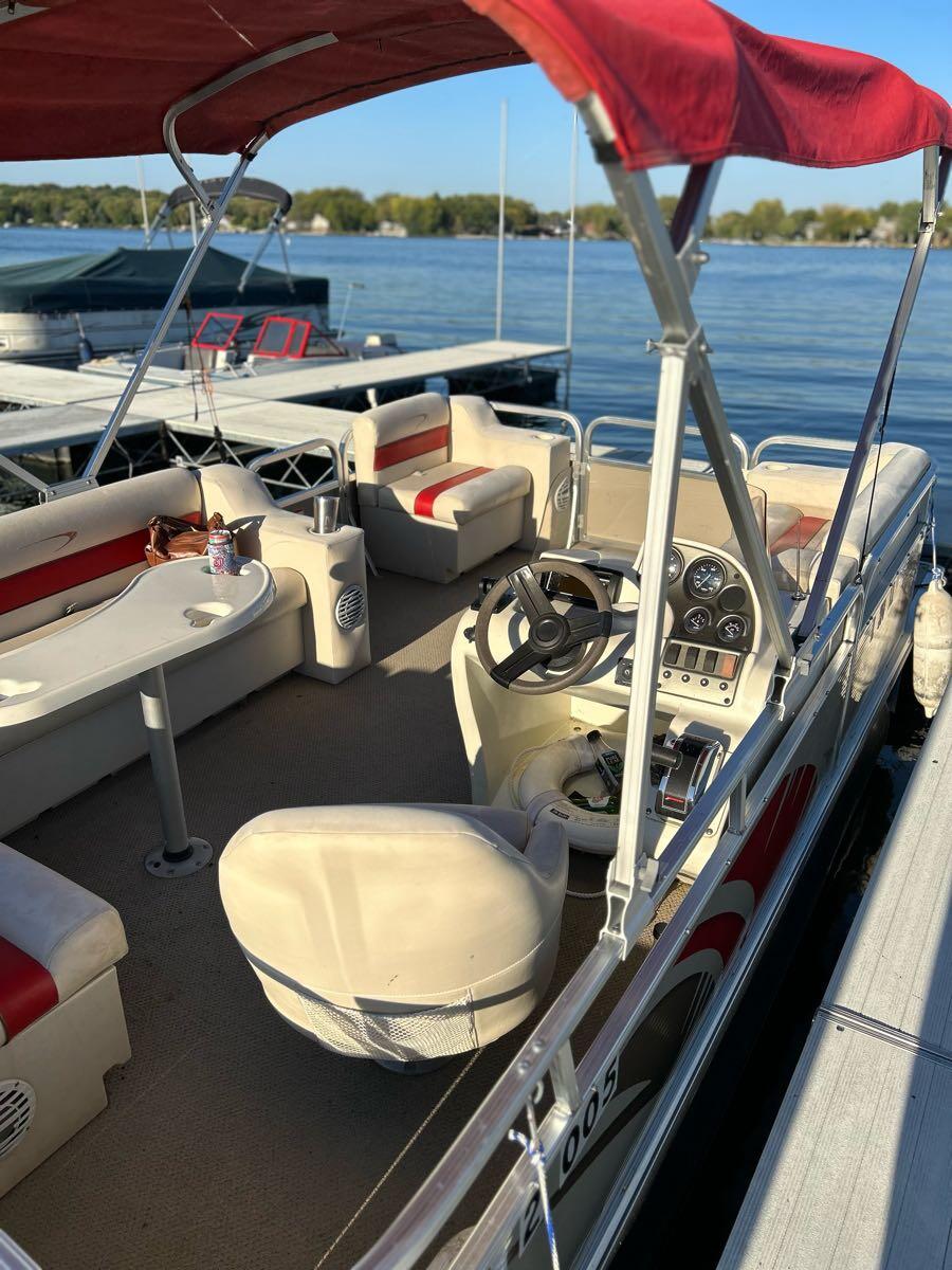 2006 Sun Cruisers by Lowe Pontoon 18” 50 Hp 4 cycles Mercury Big foot ...