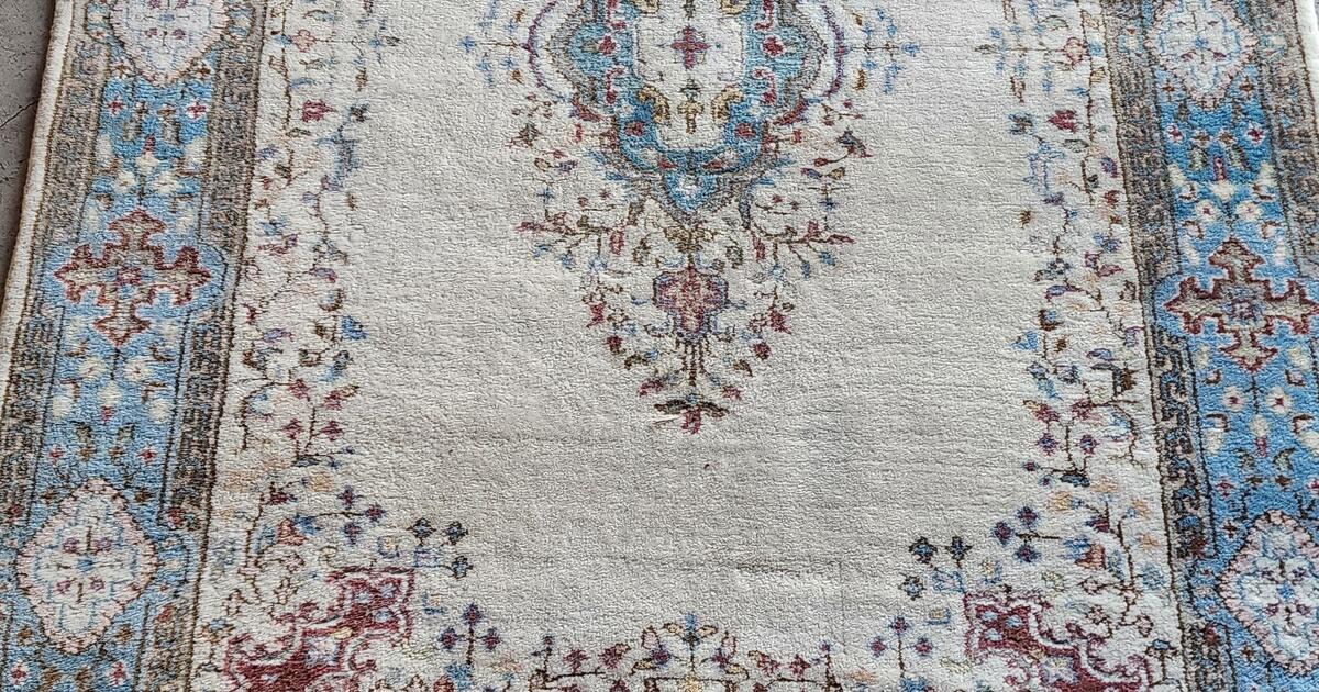 White Persian Rug for $40 in Delavan, WI | For Sale & Free — Nextdoor