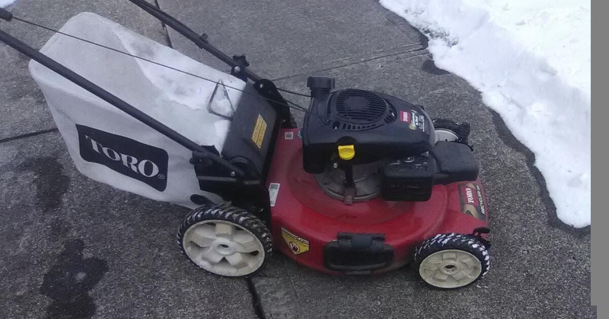 Toro Front drive self propelled lawn mower with bag attachment ...