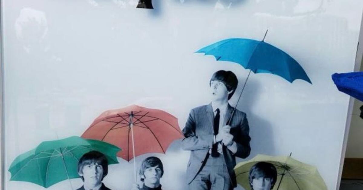 RARE! “The Beatles Holding Umbrellas” Glass Reverse Print Large WALL ...