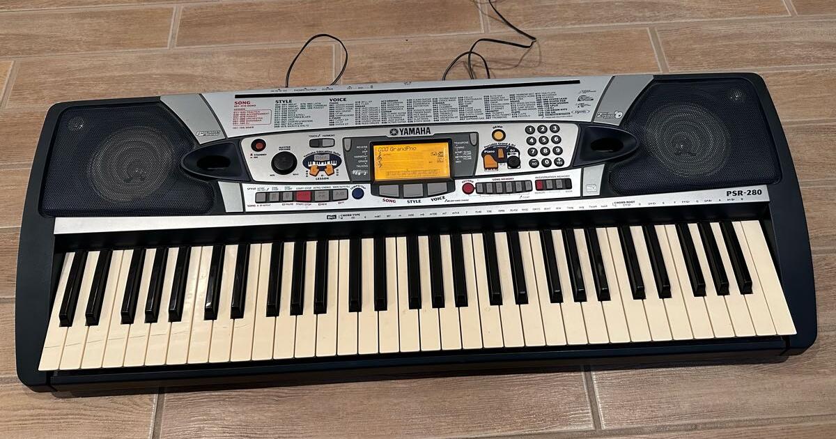 Yamaha PSR-280 Electric Keyboard & Stand for $70 in Thousand Oaks, CA ...
