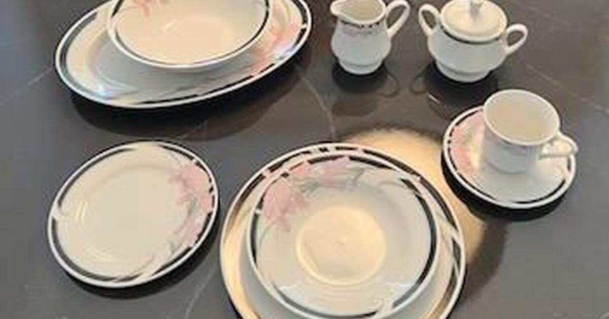 Vintage Gibson Helena Fine China Dinnerware Set Service for 12 for $35 ...