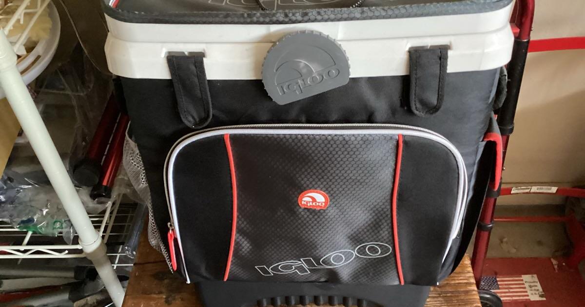 Igloo Travel Cooler with Wheels and Pull Handle for $35 in Santa Fe, NM ...