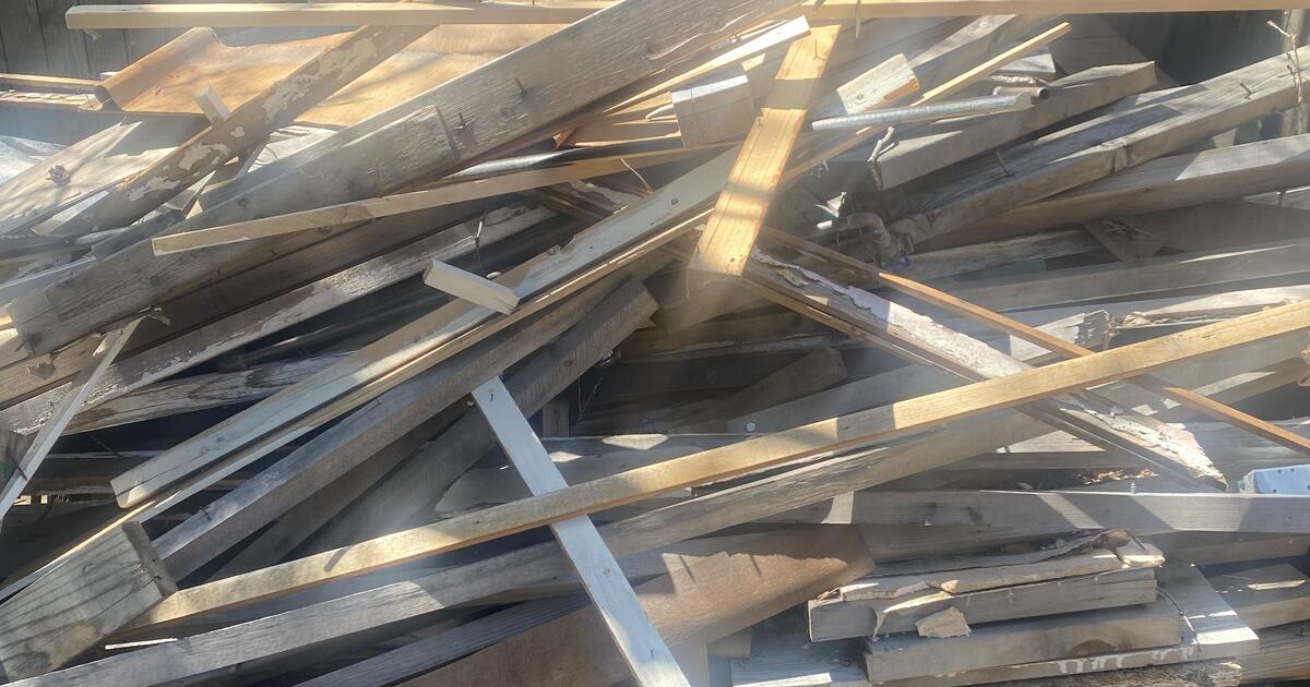 Free Scrap Lumber from a Basement Tear Out (2x4 and 2x2 lumber) for ...