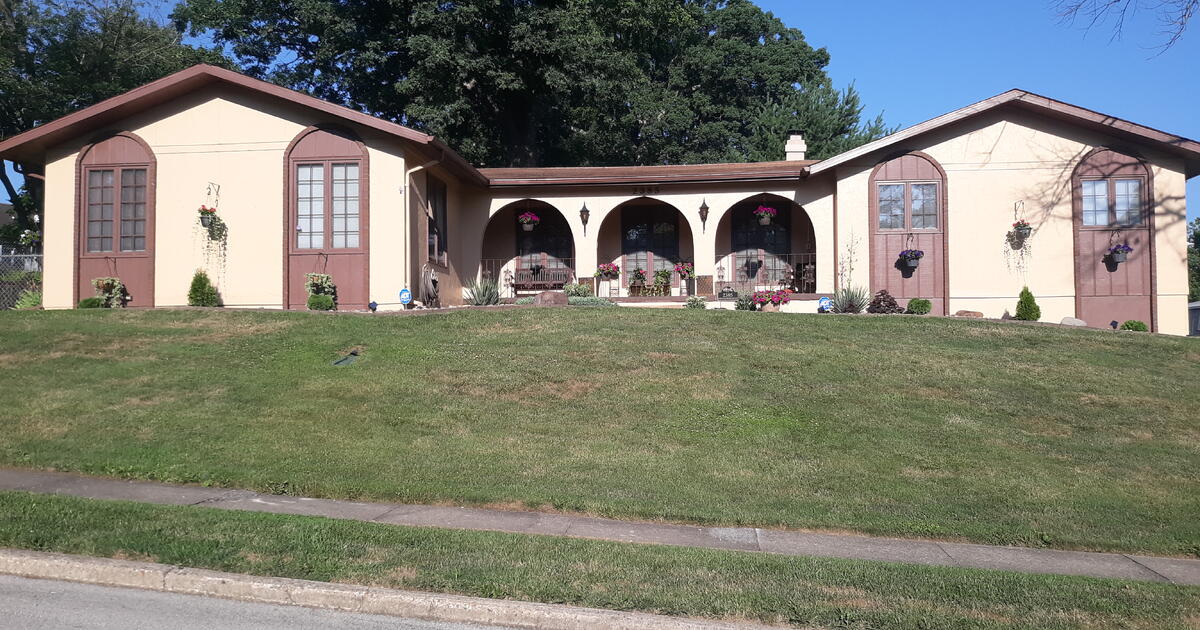 Beautiful Home for Sale 2385 N. Kenwood Ct for $189900 in Decatur, IL ...