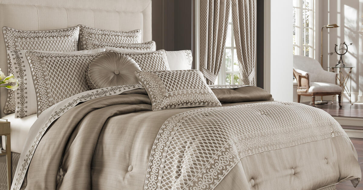 High end Queen comforter set J. Queen New York 1/3 of price for $200 in ...