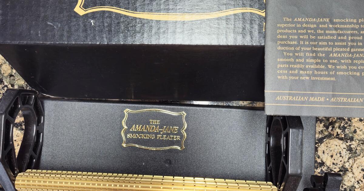 Amanda-Jane Smocking Pleater with Smoc'n Genie Thread Dispenser for ...