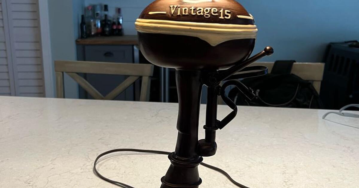 Boat motor lamp for $25 in Tampa, FL | For Sale & Free — Nextdoor