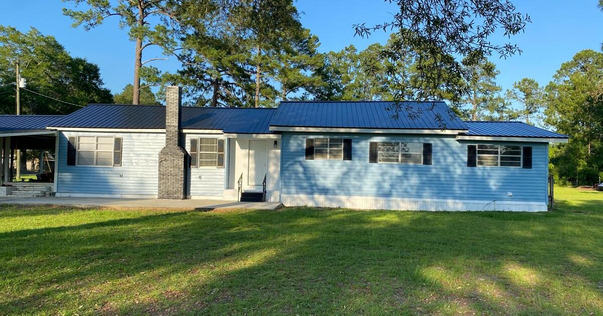 For Sale: Beautiful country home located a 1/2 mile from the River in ...