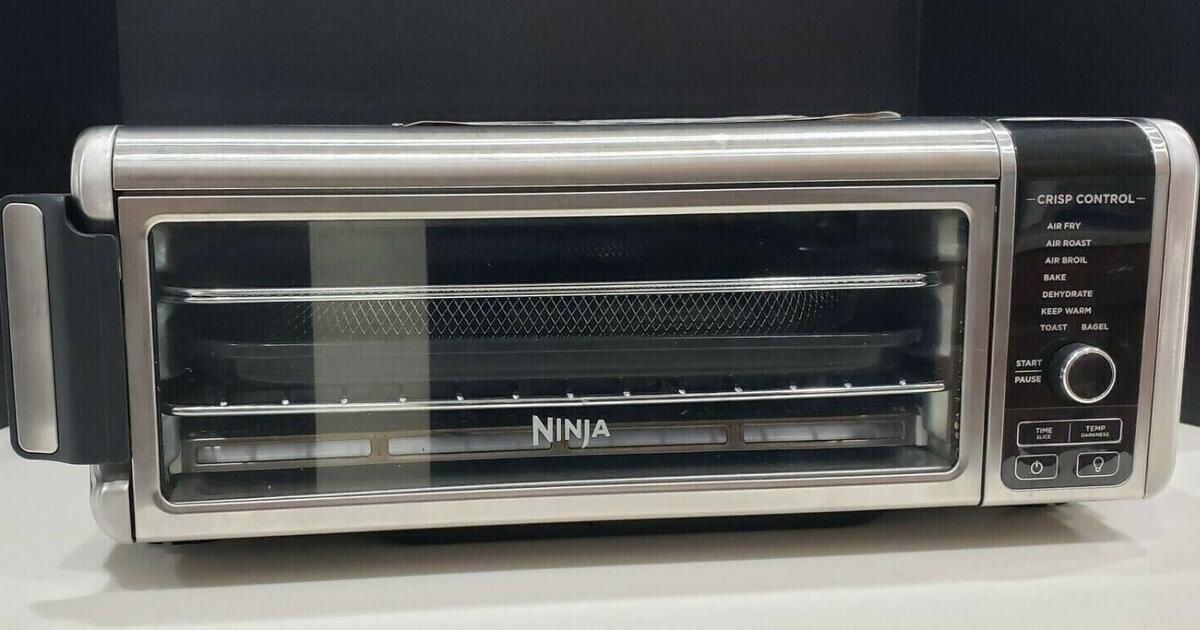 INGENIOUS SPACE SAVER DESIGN NINJA AIR FRYER THAT FLIPS UP WHEN NOT