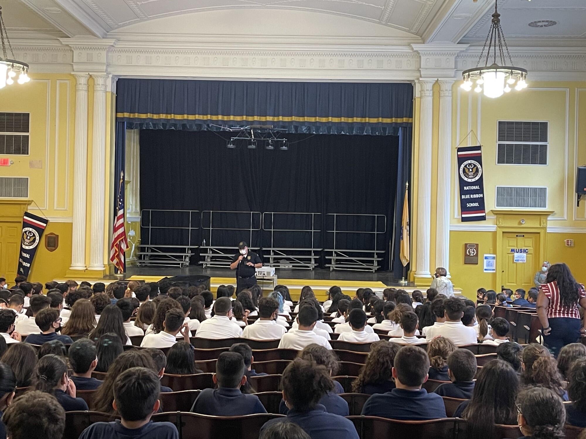 3rd Precinct School Resource Officer Barbosa Talks to Ann Street School ...