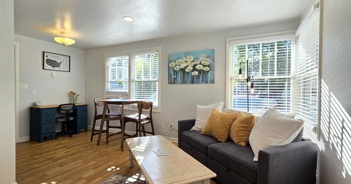 Furnished Blue Cottage- 1 Bedroom 1 Bathroom House In Salem With Great ...