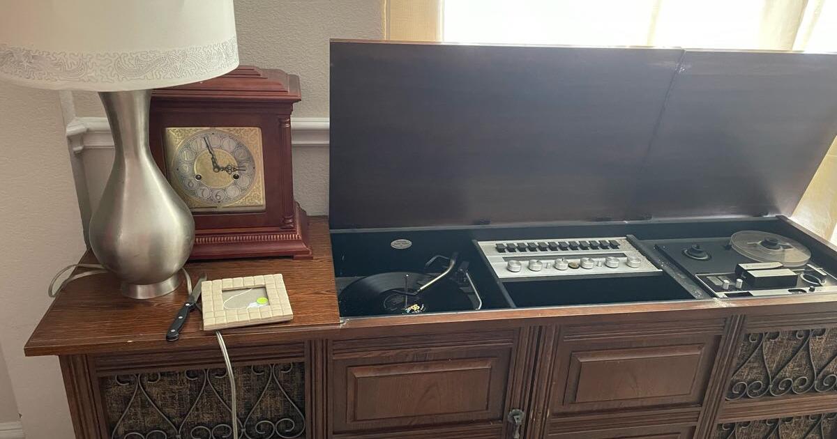 Penncrest Stereophonic Record (radio) and Tape Cassette Player in ...