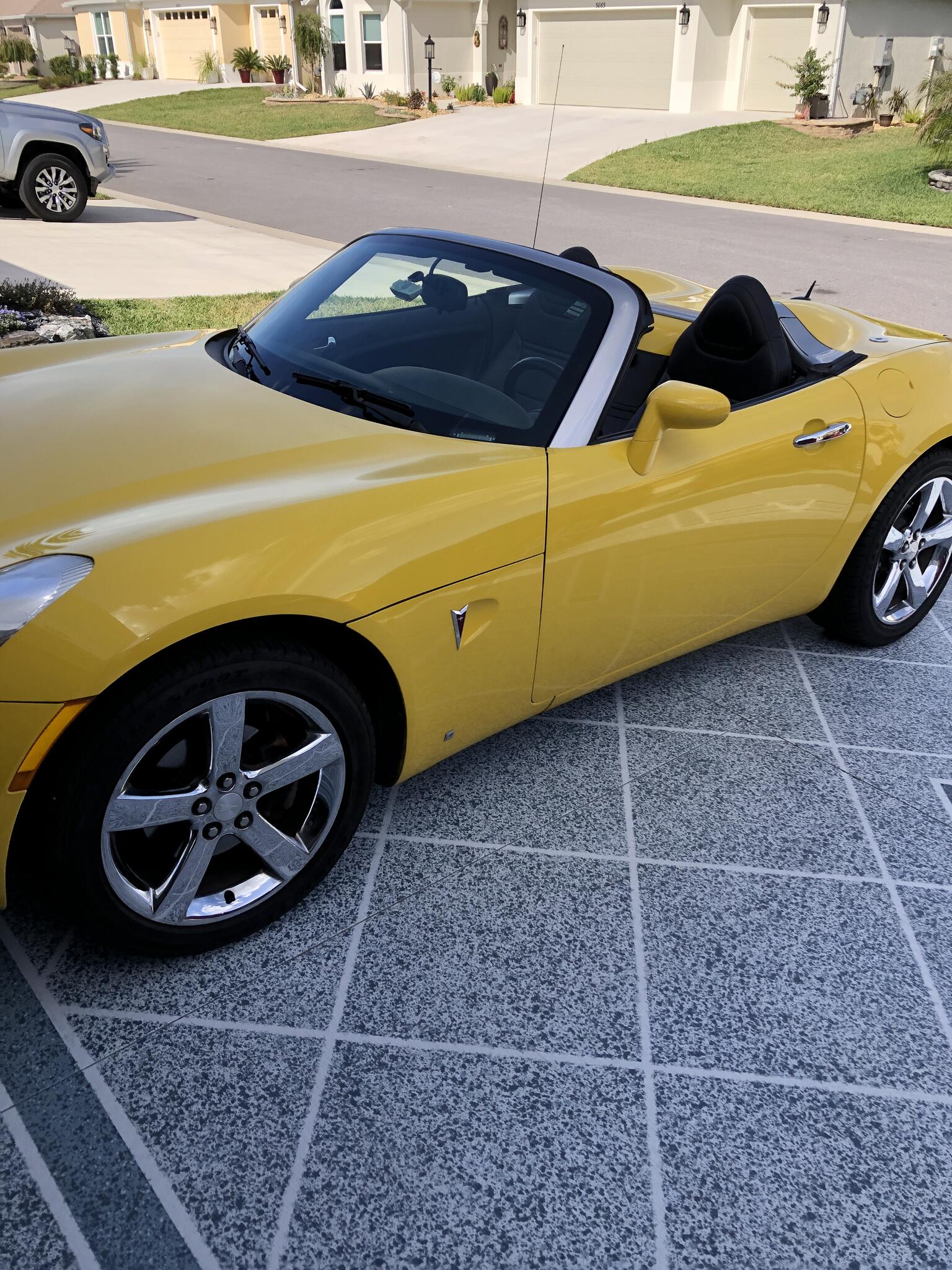 PRICE LOWERED Yellow Pontiac Solstice Convertible 57000 miles 920-585 ...