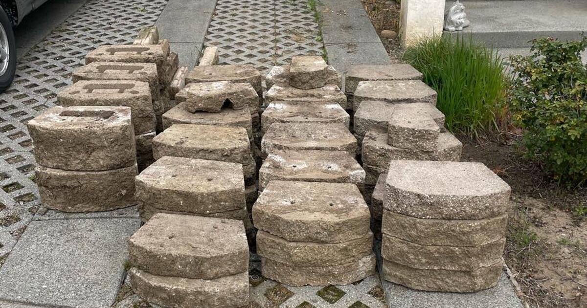Retaining wall blocks (free) for Free in Davis, CA | For Sale & Free ...