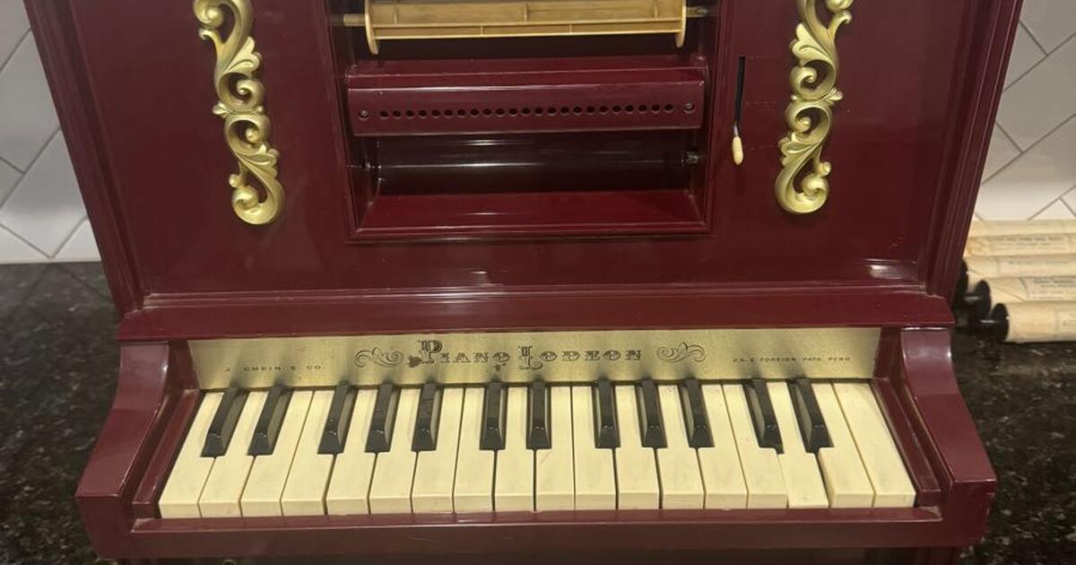 Vintage J. Chain #909 Piano Lodeon Player Piano for $10 in Aubrey, TX ...
