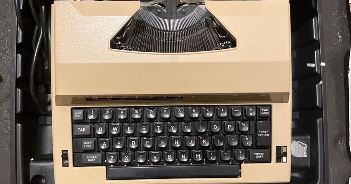 I have a old school typewriter for $10 in Chattanooga, TN | For Sale ...