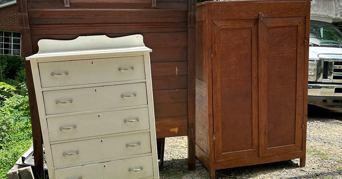 Furniture curbside for Free in Charlotte, NC | For Sale & Free — Nextdoor