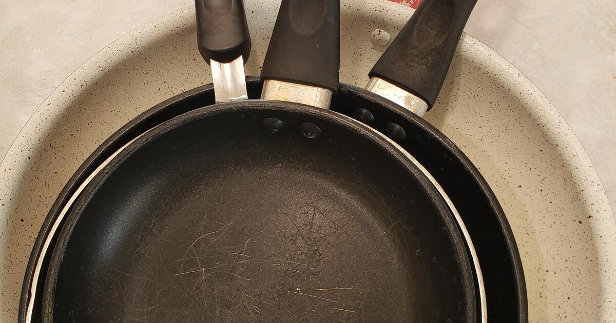 Set of Non-Stick Frying Pans Used for Free in San Antonio, TX | For ...