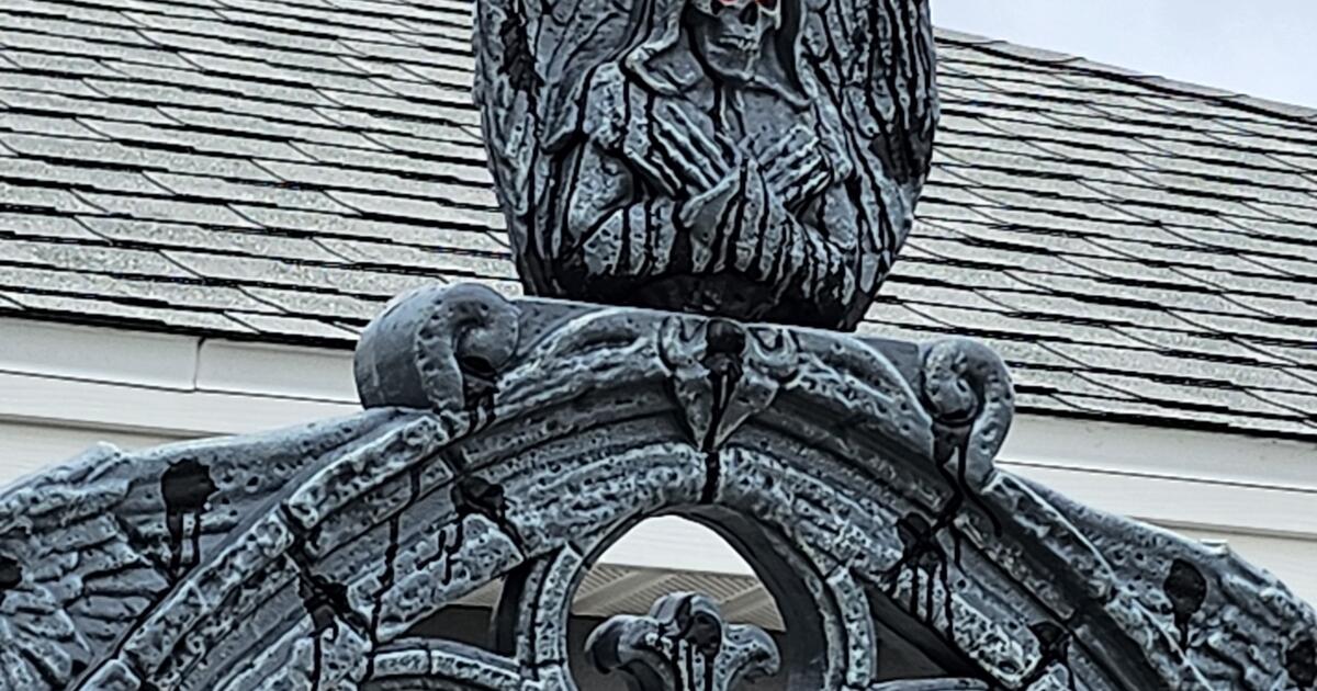 Halloween Outdoor-Indoor Crypt Arch Decoration for $105 in The Villages ...