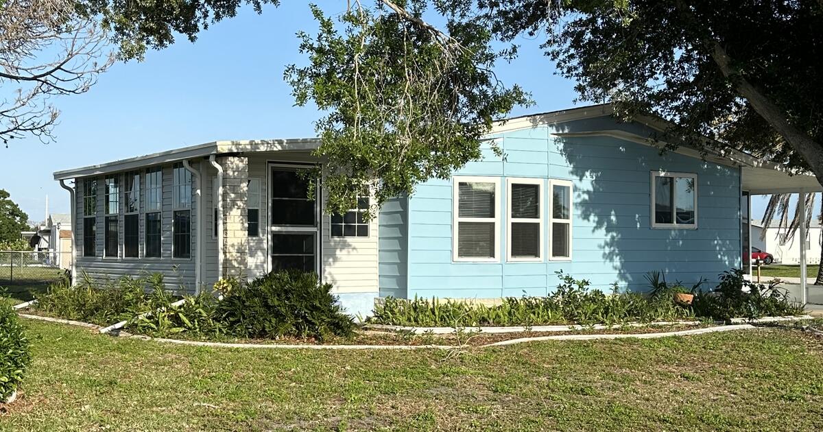 2 BDRM • 2 BA • Lemon Bay Isles for $159000 in Port Charlotte, FL | For ...