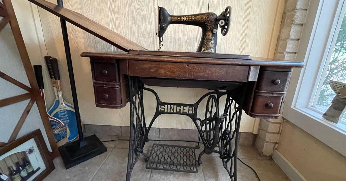 Gorgeous 1920s Singer Sewing machine for $400 in Fair Oaks Ranch, TX ...