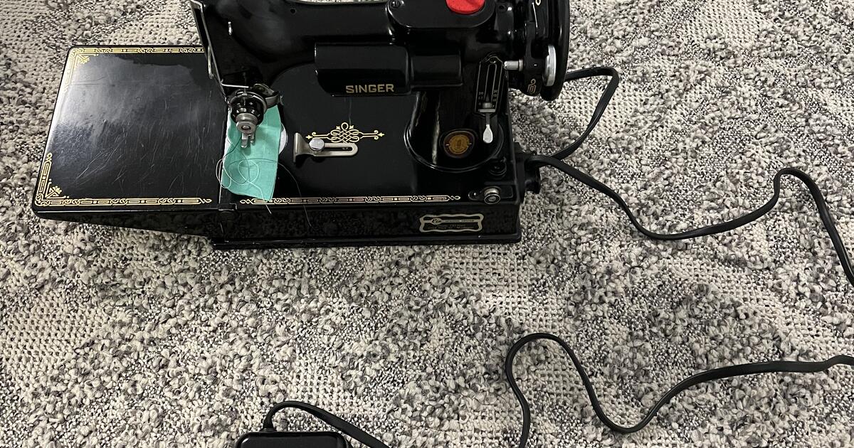 Singer Featherweight 221K Sewing Machine for $500 in Loudon, TN | For ...