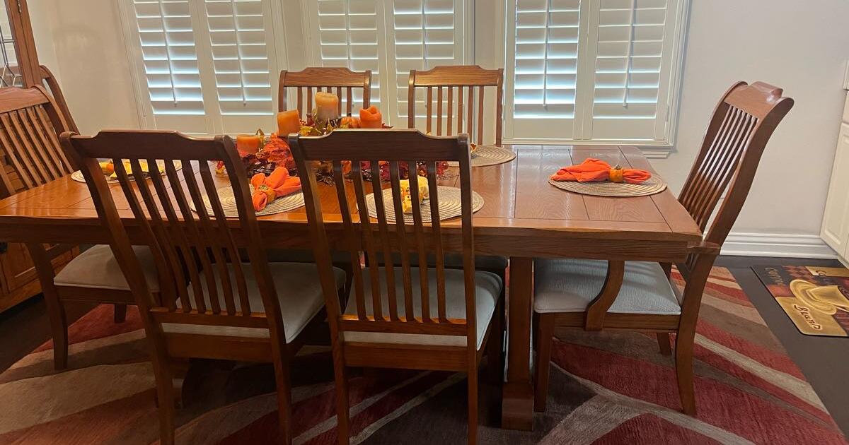 Formal dining room table and matching China cabinet Thomasville for ...