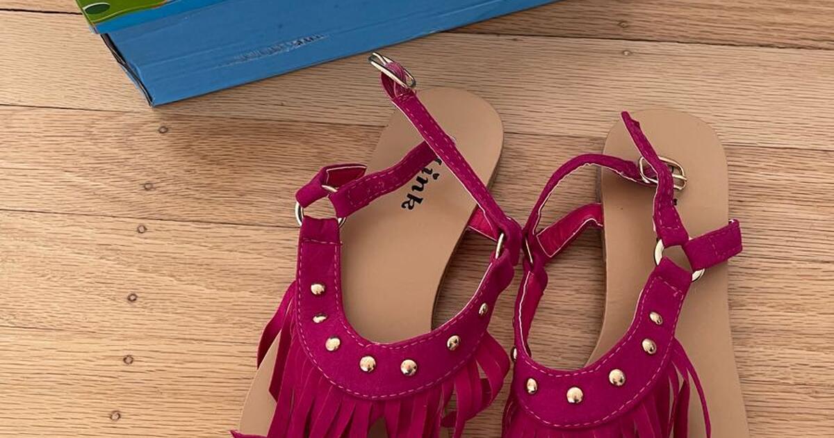 Girls sandals size 3 for $4 in Mill Valley, CA | For Sale & Free — Nextdoor