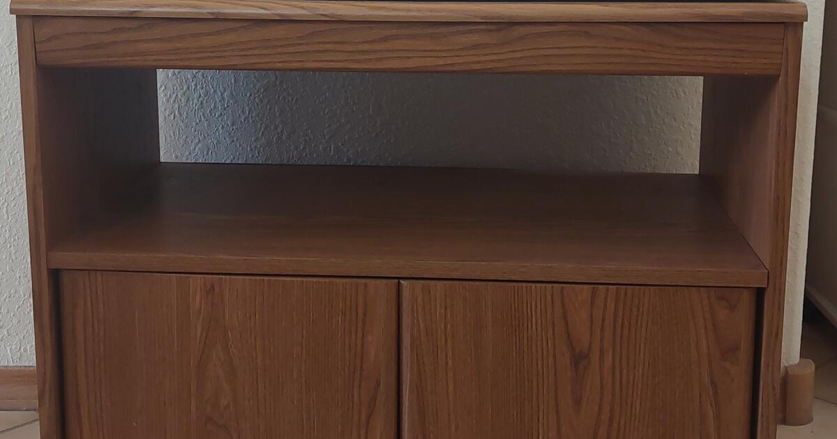 Sauder Rotating top TV / VCR / DVD stand for $10 in Albuquerque, NM ...