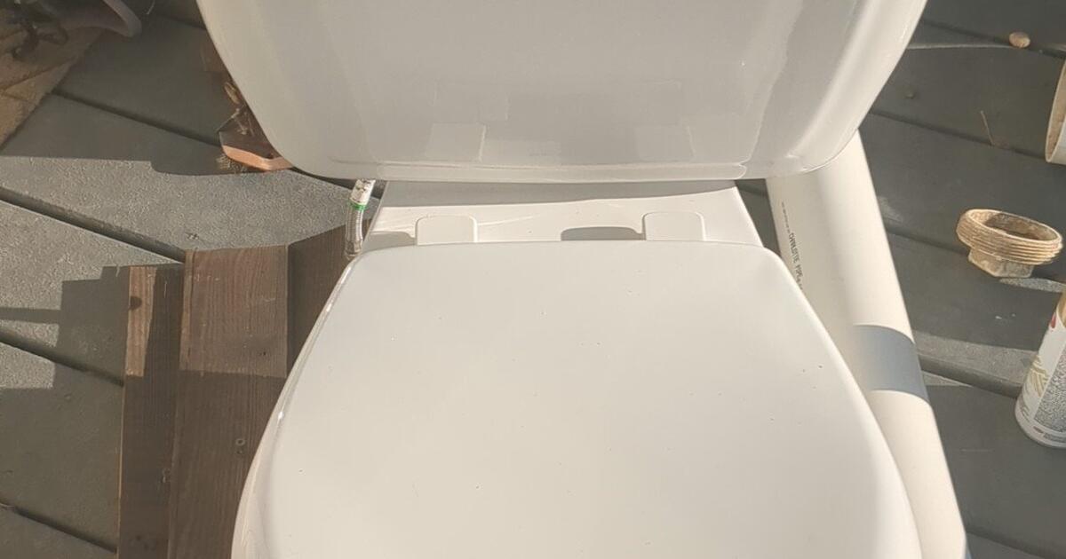 Mancesa 1.6gpf toilet for Free in Richmond, VA | For Sale & Free — Nextdoor