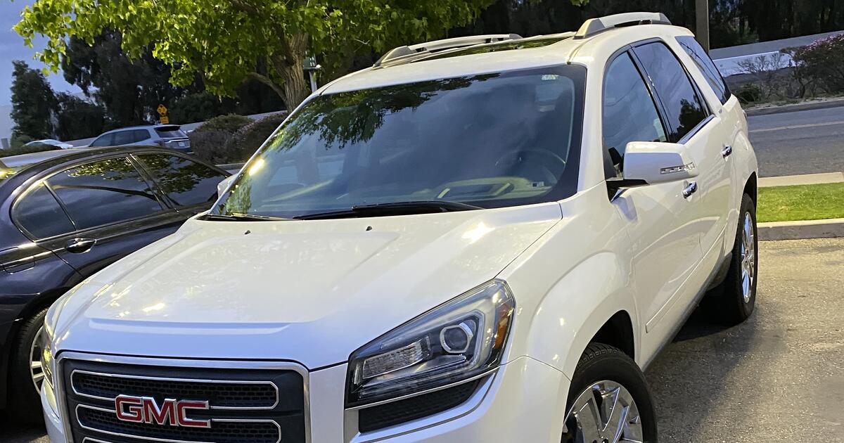 GMC Acadia Limited Sport Utility 2017 - Extremely low milage, perfect ...