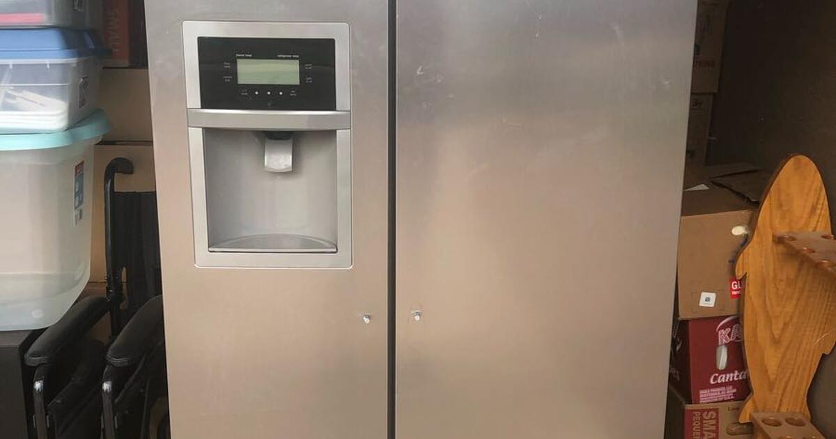 Side by side Frigidaire Fridge (26 cu ft) for $280 in Tempe, AZ | For ...