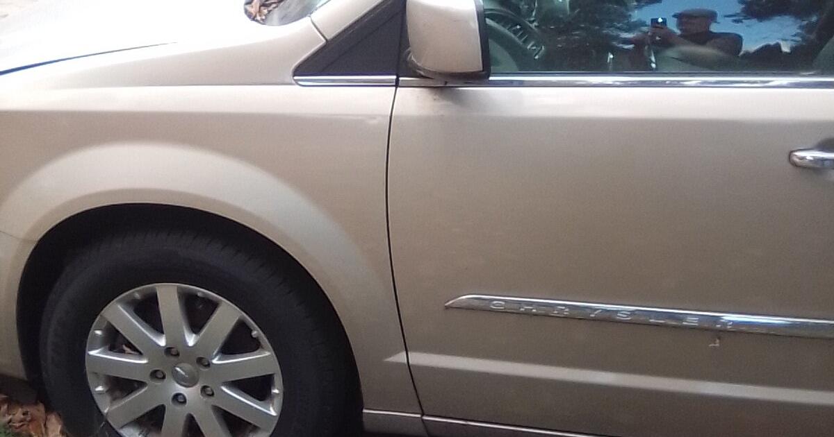 2016 Town& Country Gold Minivan for $3000 in Asbury, NJ | For Sale ...