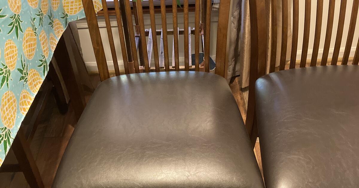 Pristine Pub High Top Table and 4 Chairs MahoganyVeneer, Color Merlot ...