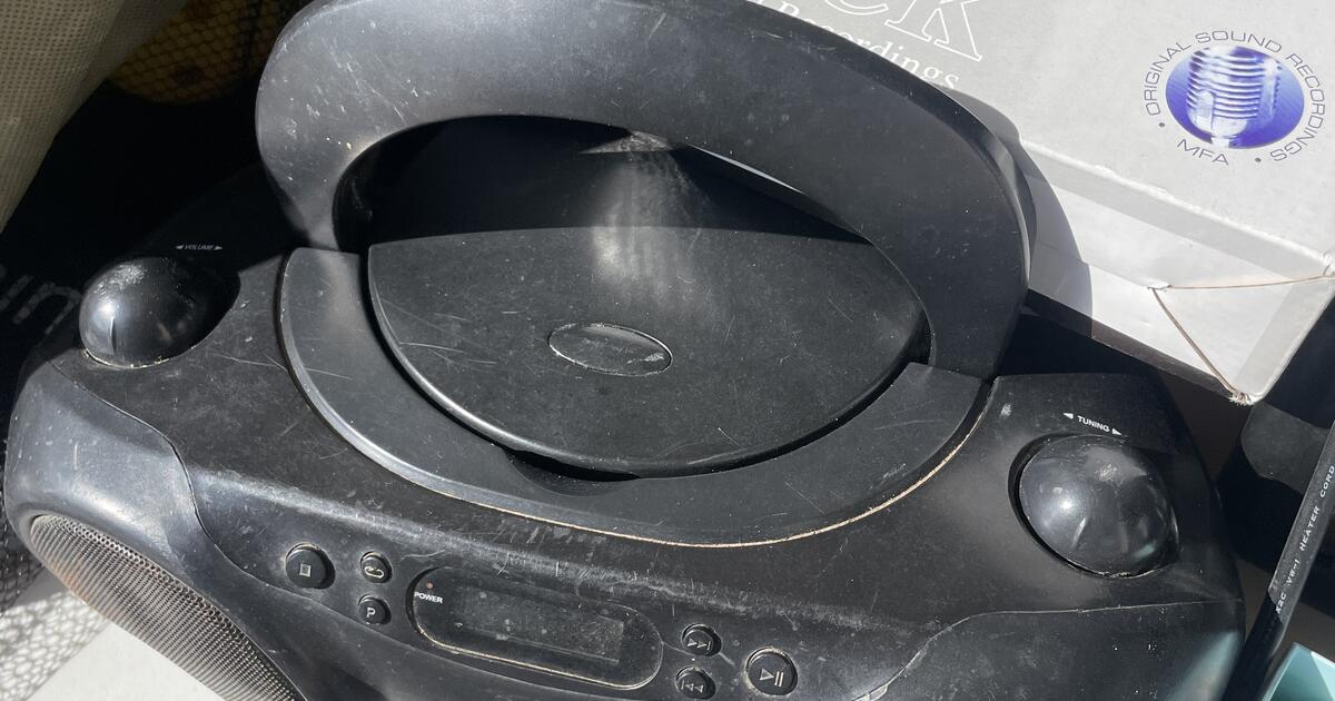 Kayak, oven toaster, cat carrier,Elvis gold record clock for $1 in San ...