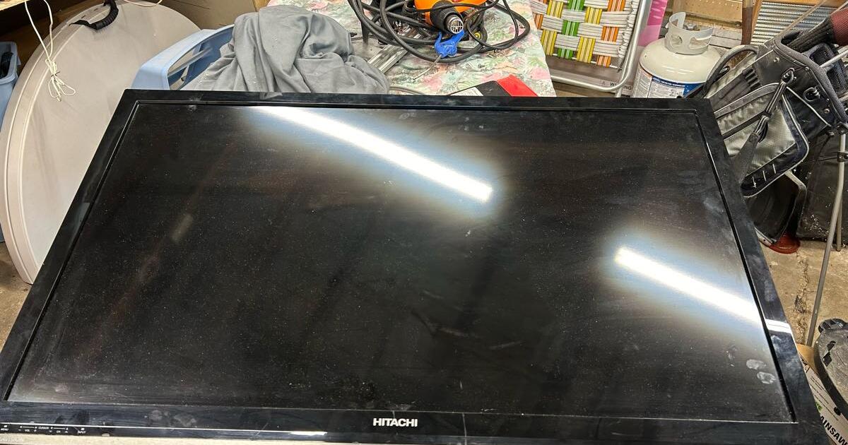 42 inch Hitachi TV for Free in Auburn Hills, MI | For Sale & Free ...