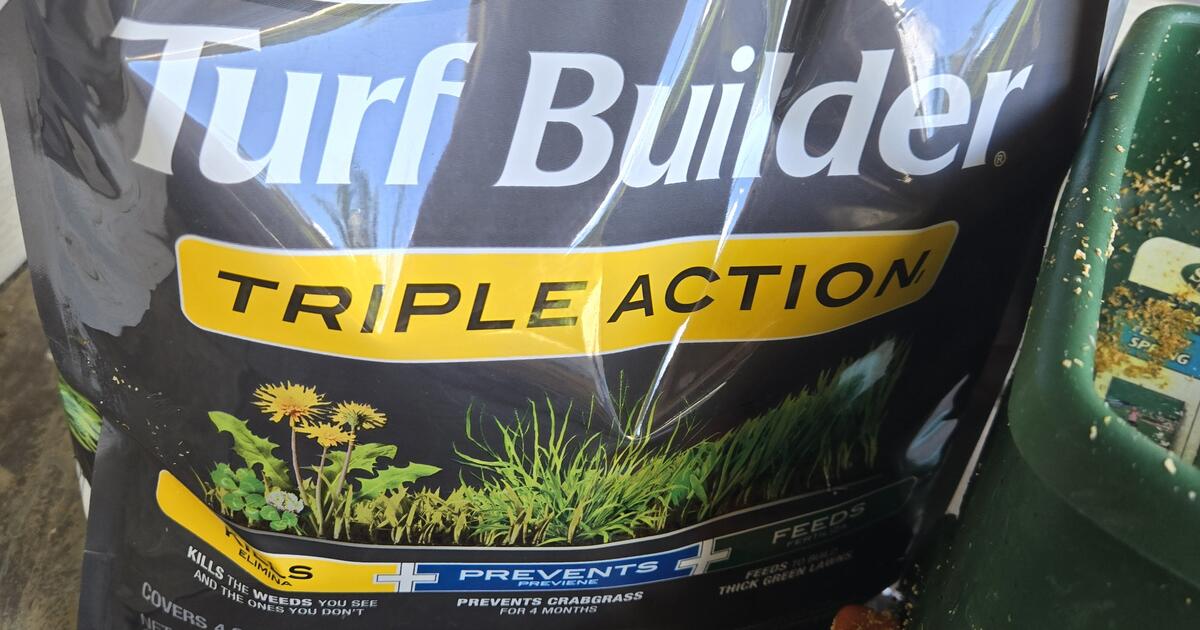 Scott's turf Builder, triple action and device to distribute onto lawn ...