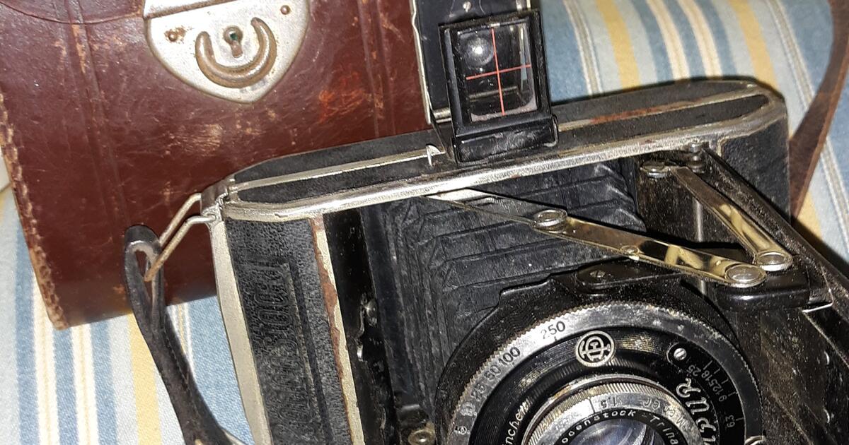 Antique cameras for sale. 14 various ages and makers/brands. I ...