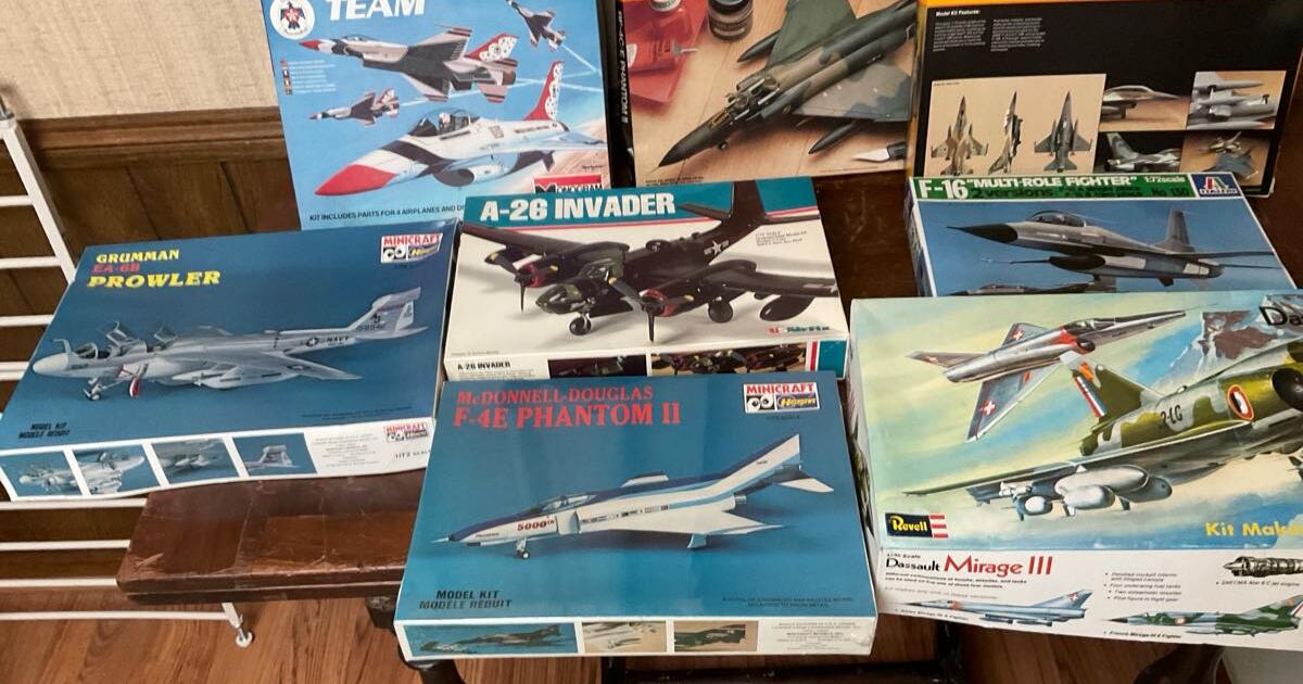 A collection of about 70 plastic model airplanes in original boxes. for ...