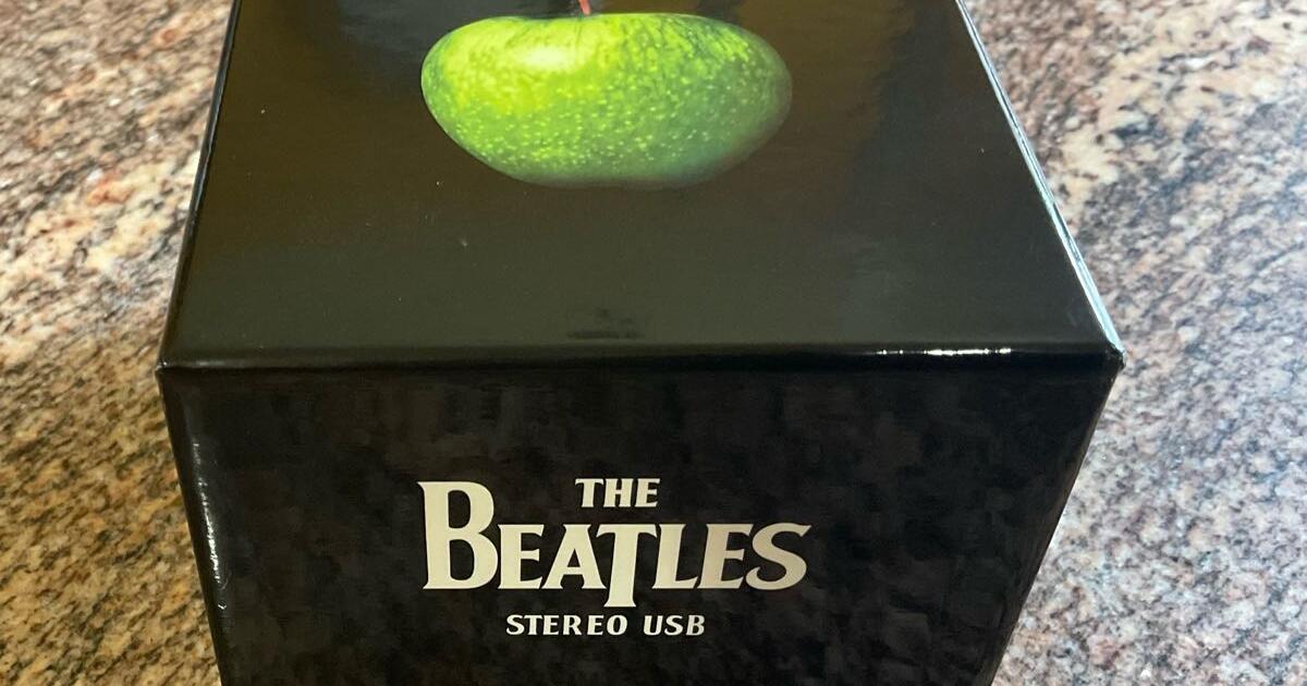 The Beatles USB APPLE COLLECTION 1990, 33yrs old never used “PRISTINE ...