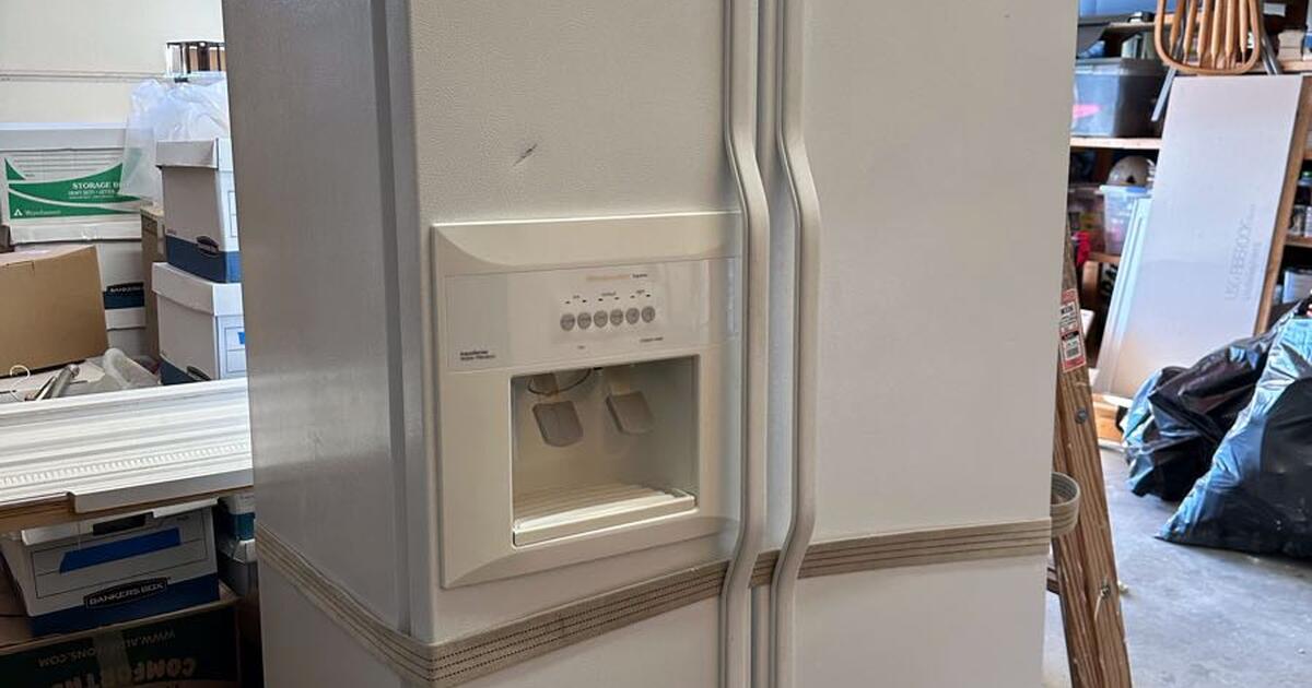 Side by side refrigerator for $100 in Camano Island, WA | For Sale ...