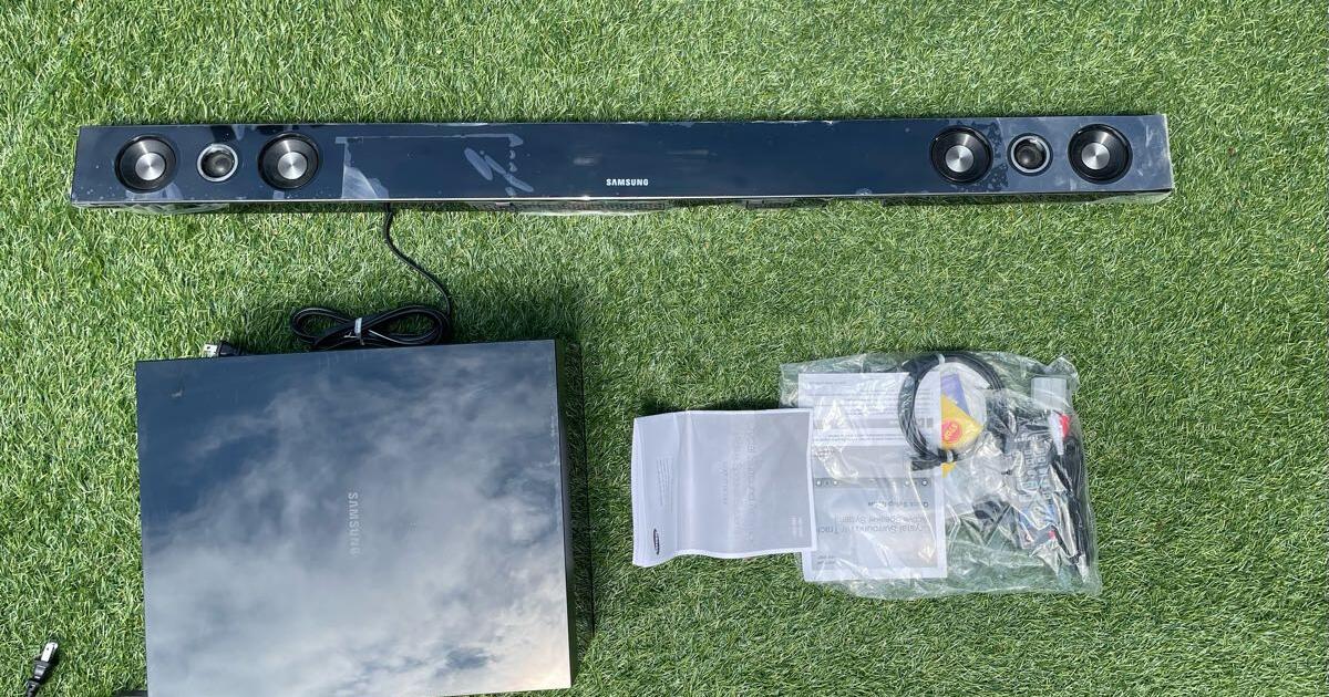 Never used Samsung Crystal Surround Air Track Sound Bar and Subwoofer ...