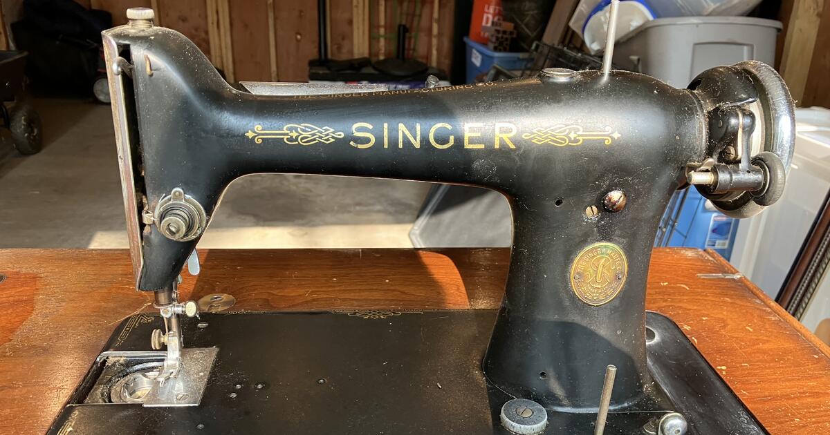 1930 Singer Sewing Machine Model 101 - with Queen Anne cabinet for $200 ...