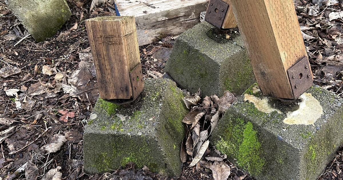 4 Concrete Pier Blocks with Metal Bracket for Free in Olympia, WA | For ...