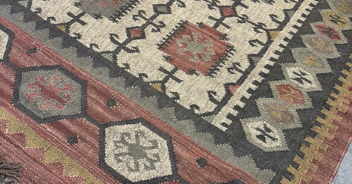 Wool Dhurrie area rug for $40 in Sonoma, CA | For Sale & Free — Nextdoor